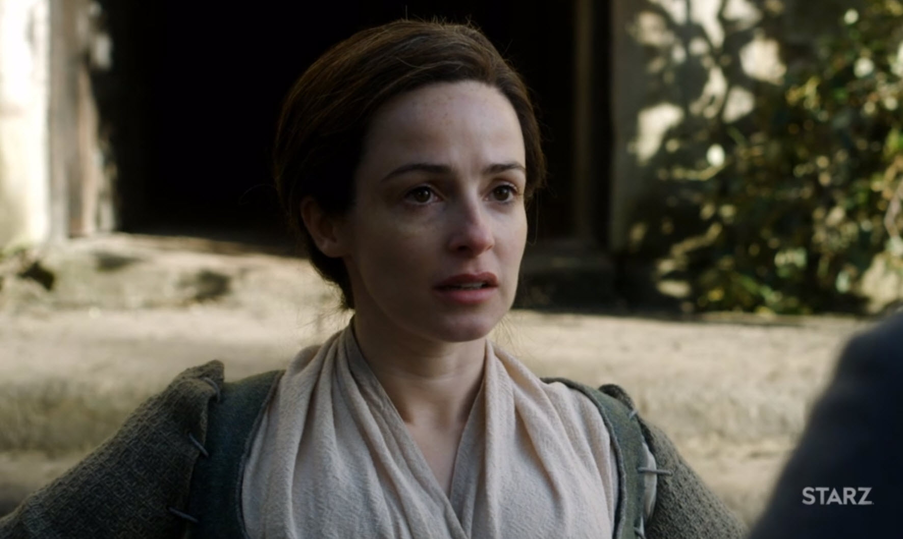 Outlander recap: The Ballad of Several People - Go Fug Yourself Go Fug ...