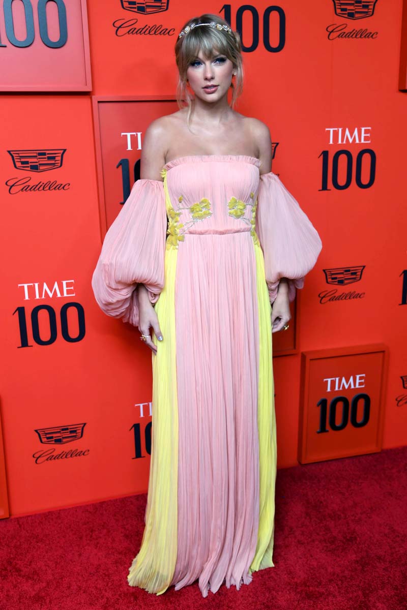 Taylor Swift Looked Very Twee, And Other Women at the Time 100 - Go Fug ...