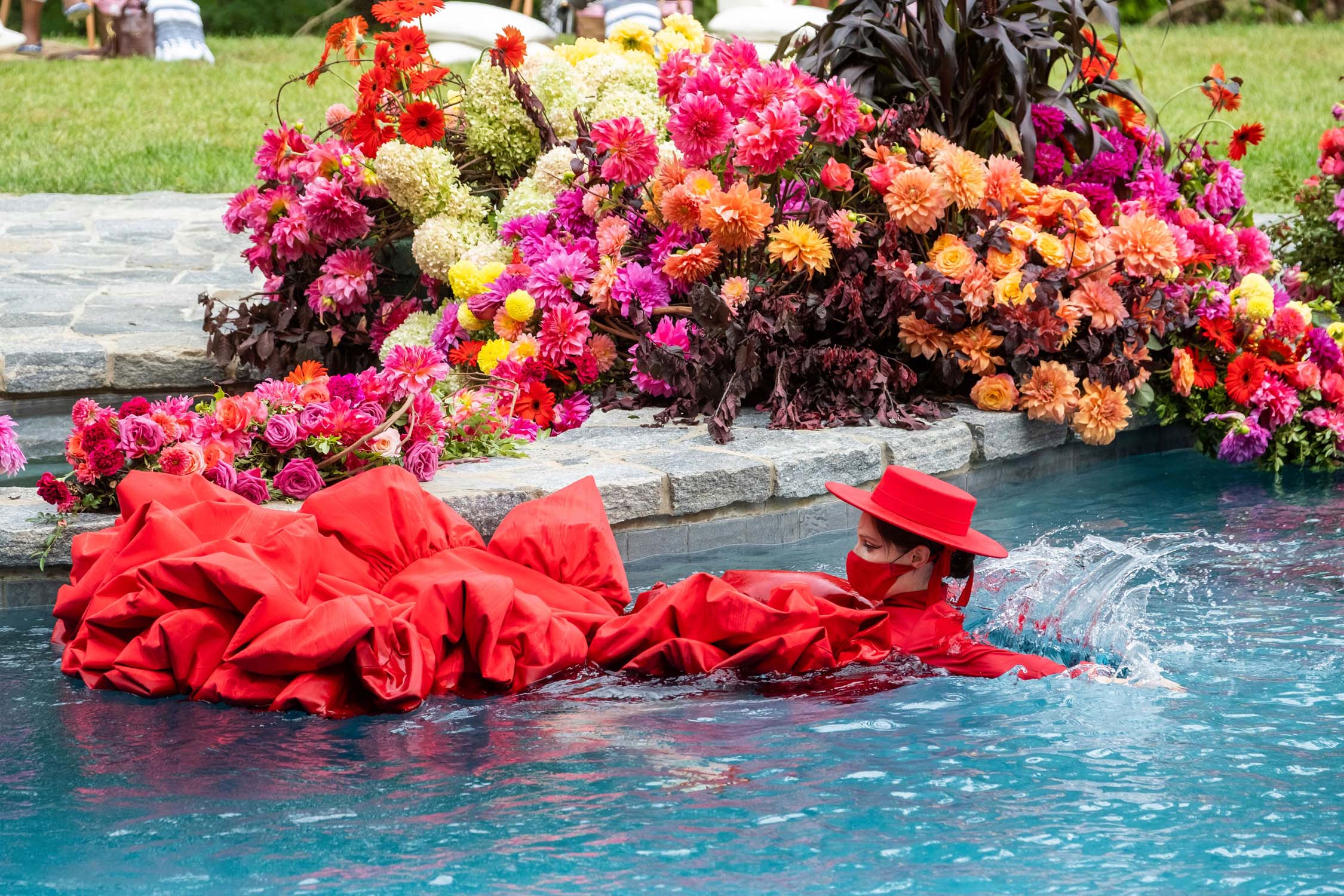 Coco Rocha Closed Christian Siriano By Wading Into His Pool Go Fug coco-rocha-closed-christian-siriano-by-wading-into-his-pool-go-fug