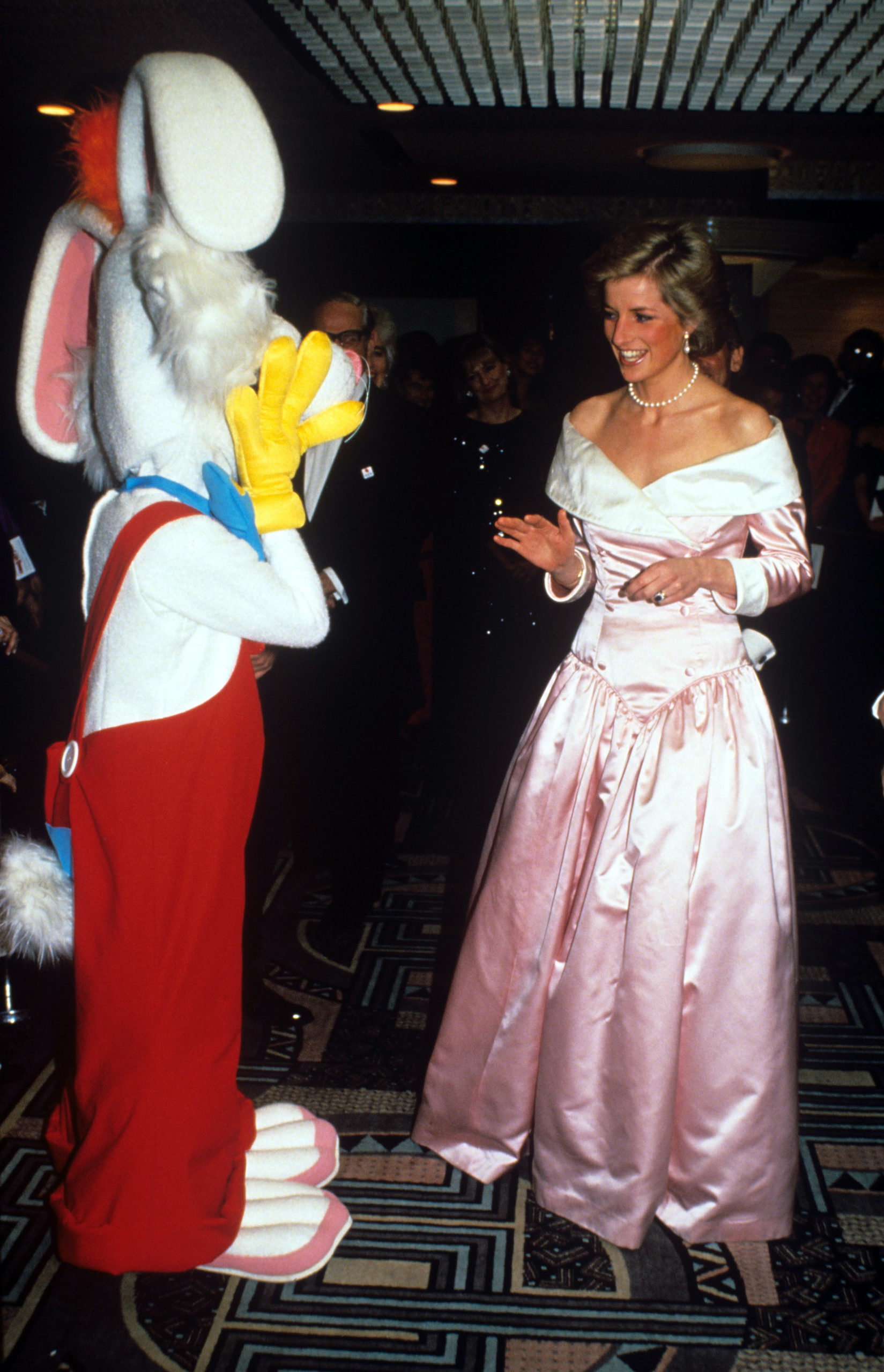 Do You Want to See a Photo of Princess Diana Meeting Roger Rabbit? - Go ...