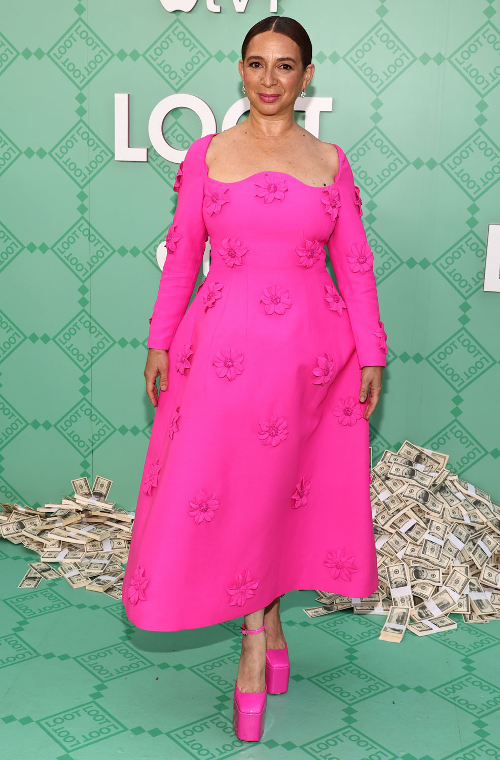 The Real Loot at the “Loot” Premiere Was the Accessories - Go Fug ...