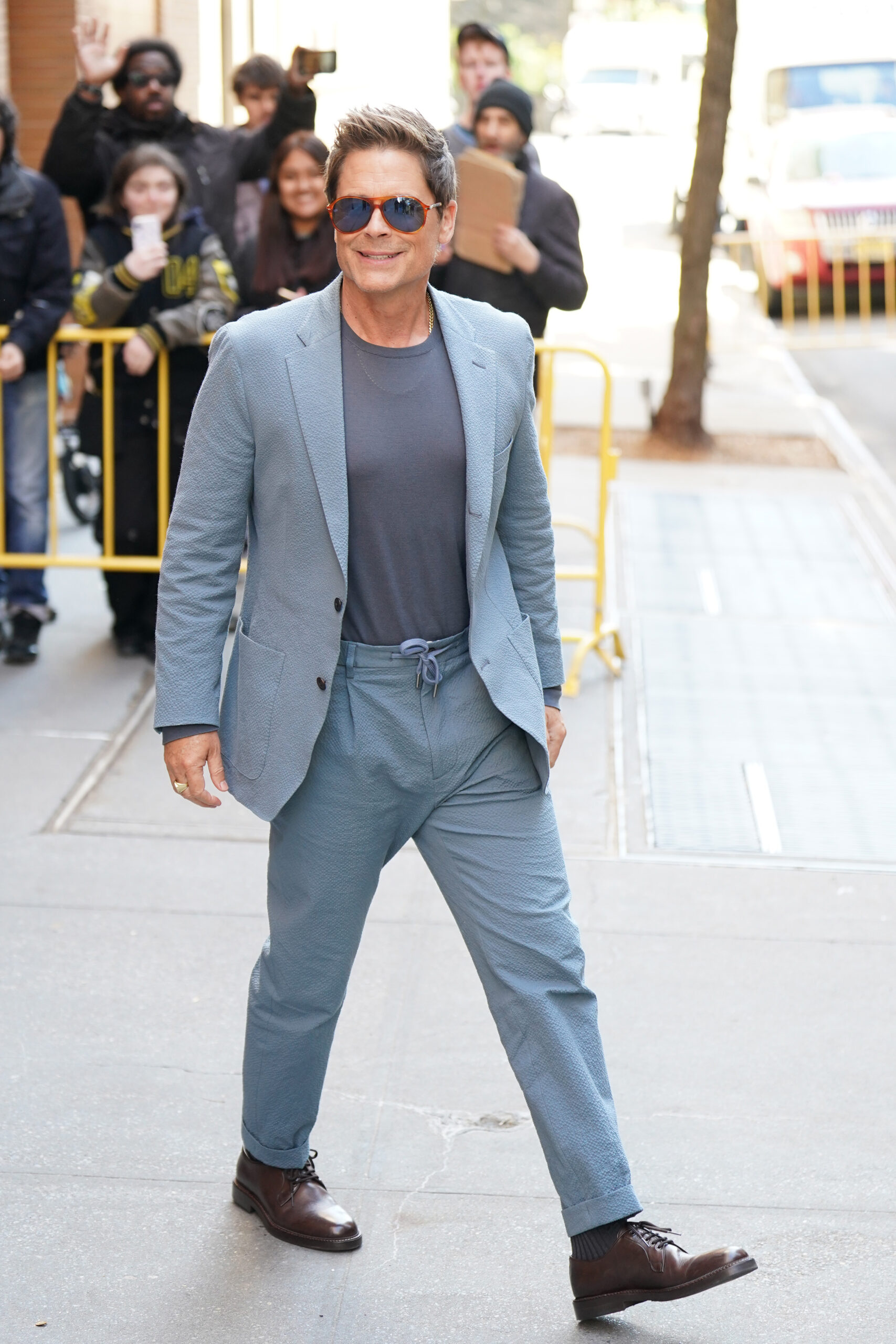 Rob Lowe’s Handsomeness Almost Blinded Me to His Tie-Front Pants! - Go ...