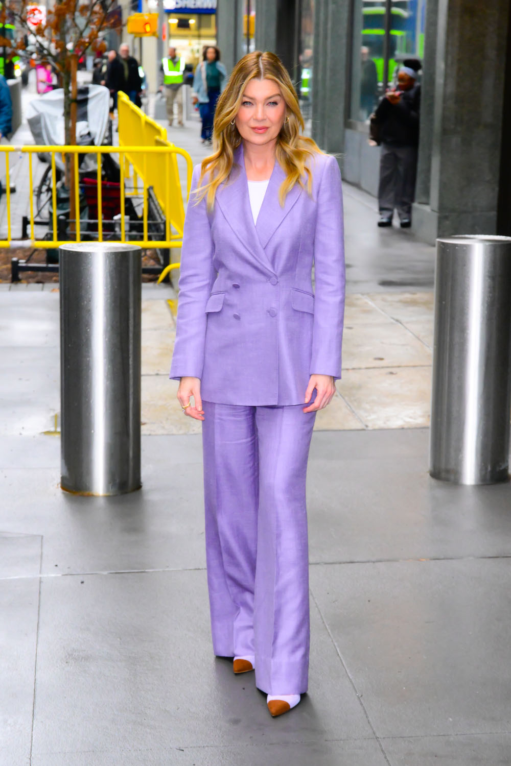 Ellen Pompeo Is Promoting Something That’s NOT Grey’s Anatomy - Go Fug ...