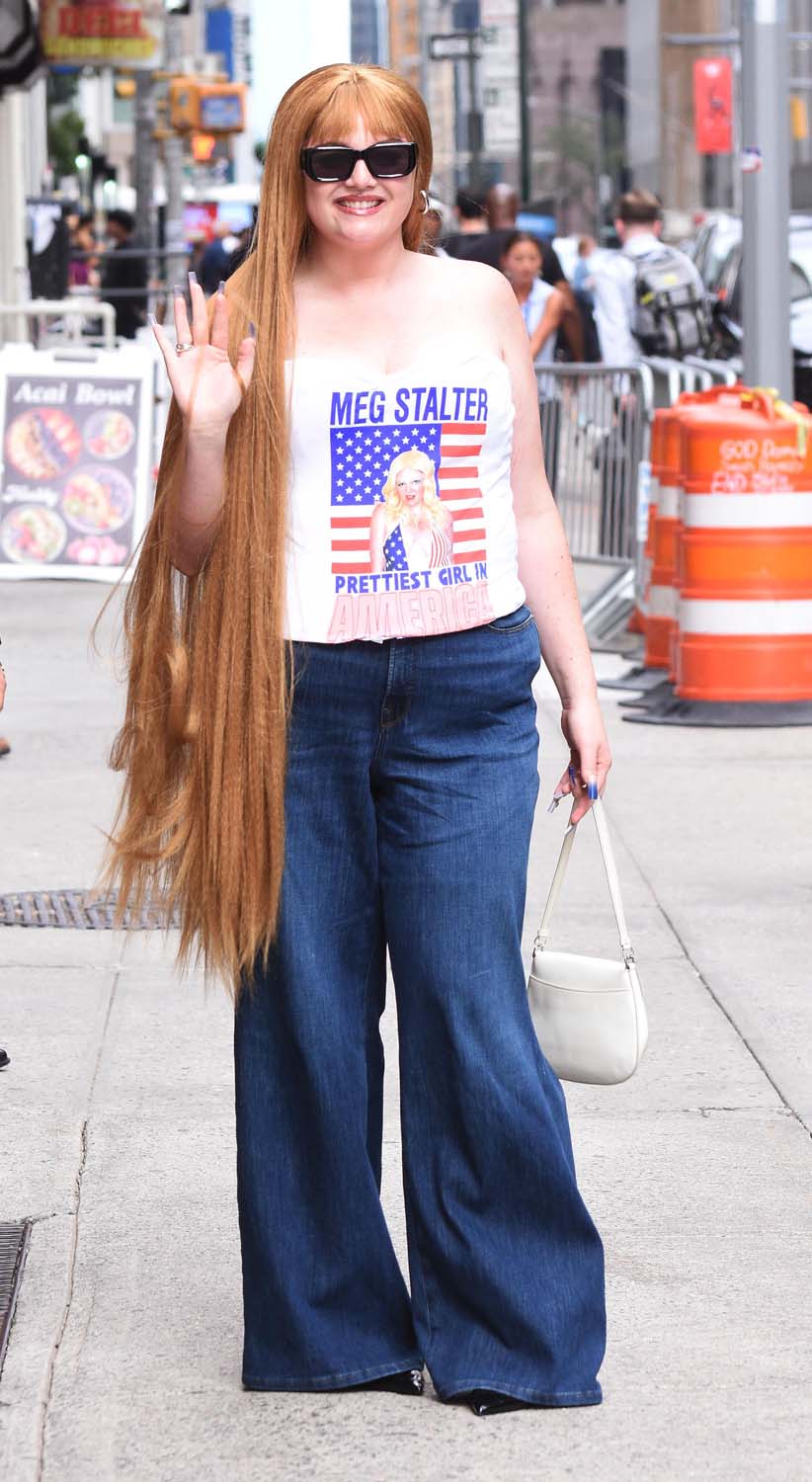 Meg Stalter Is Her Own Billboard - Go Fug Yourself Go Fug Yourself